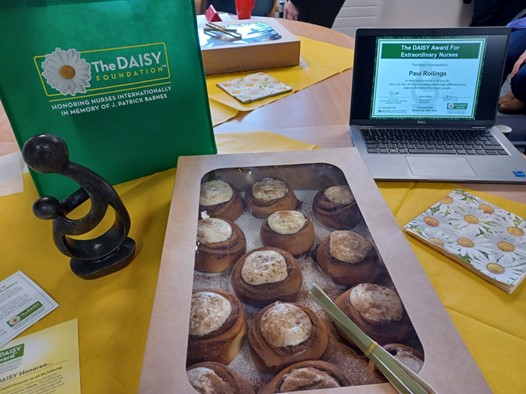 Deputy ward manager receives international DAISY award - Leicestershire ...